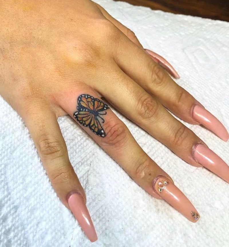 40+ Finger Tattoo Design Ideas - The XO Factor