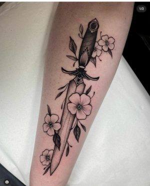 30 Attractive Dagger Tattoos - The XO Factor