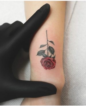 40+ Charming Red Rose Tattoos - The XO Factor